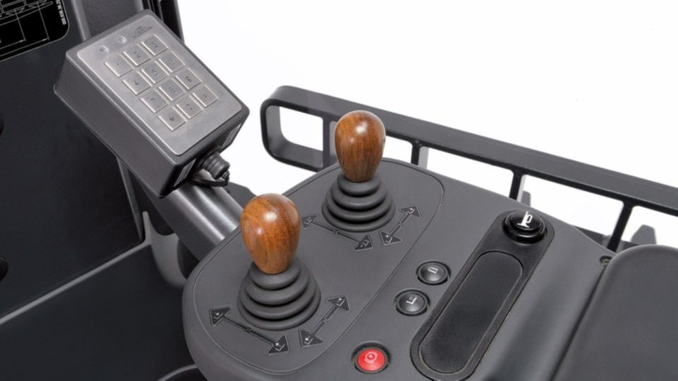 R14 – R17 X Reach Trucks