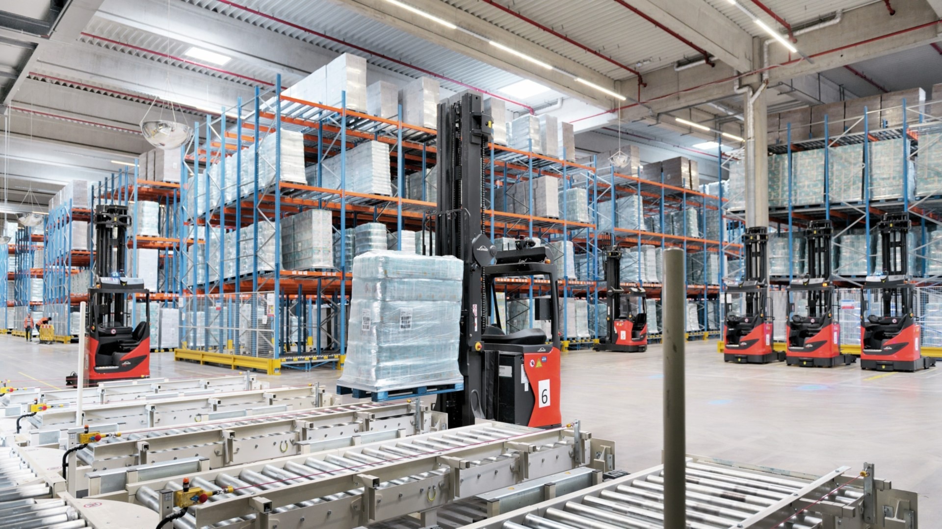 Software for intralogistics and automation | Linde Material Handling