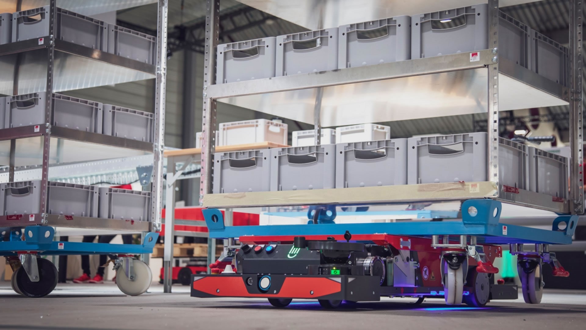 Autonomous mobile robots (AMRs) | Linde Material Handling