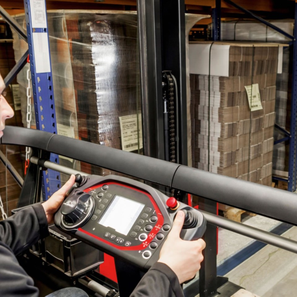 Very narrow aisle trucks from Linde Material Handling