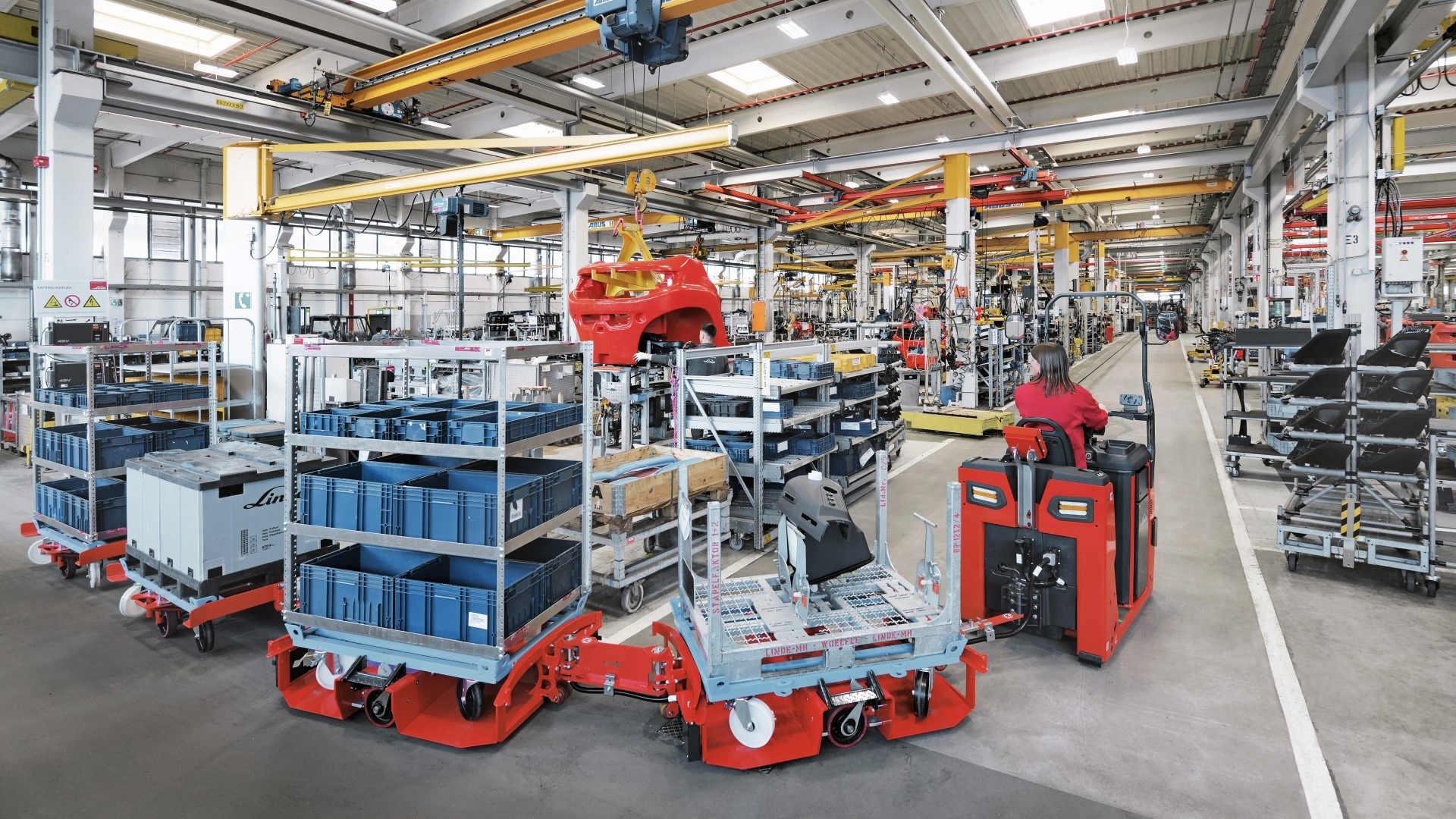 Tugger trains | Linde Material Handling