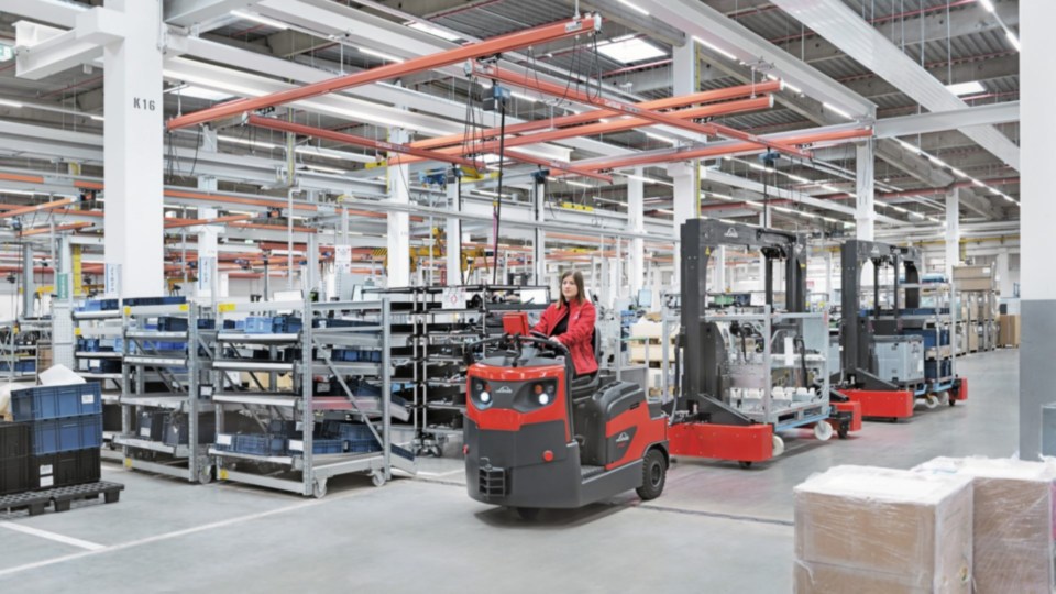 Tugger trains | Linde Material Handling