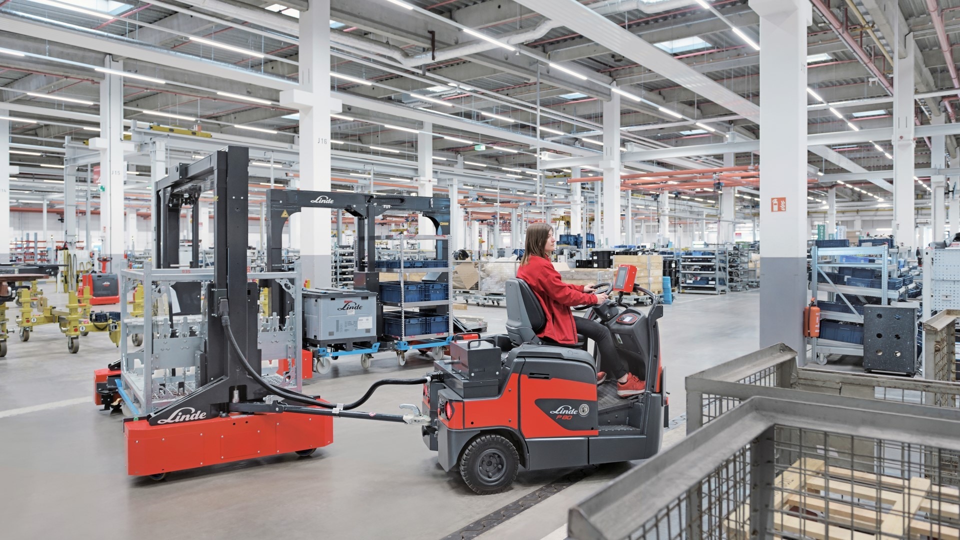 Tugger trains | Linde Material Handling