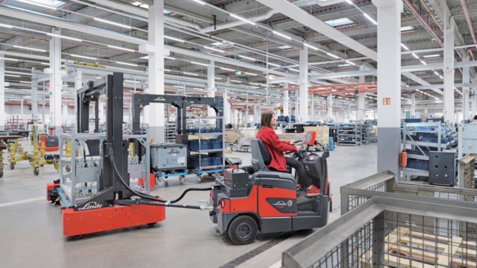 Tugger trains | Linde Material Handling