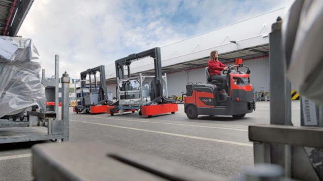 Tugger trains | Linde Material Handling