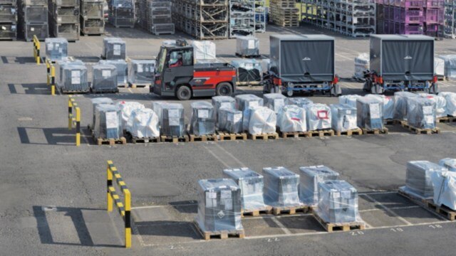 Tugger trains | Linde Material Handling