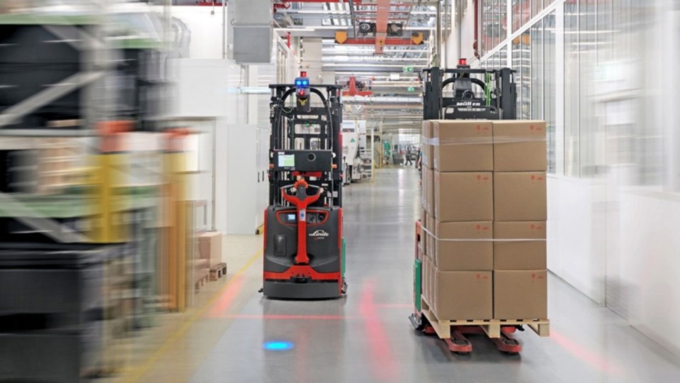 Autonomous mobile robots (AMRs) | Linde Material Handling