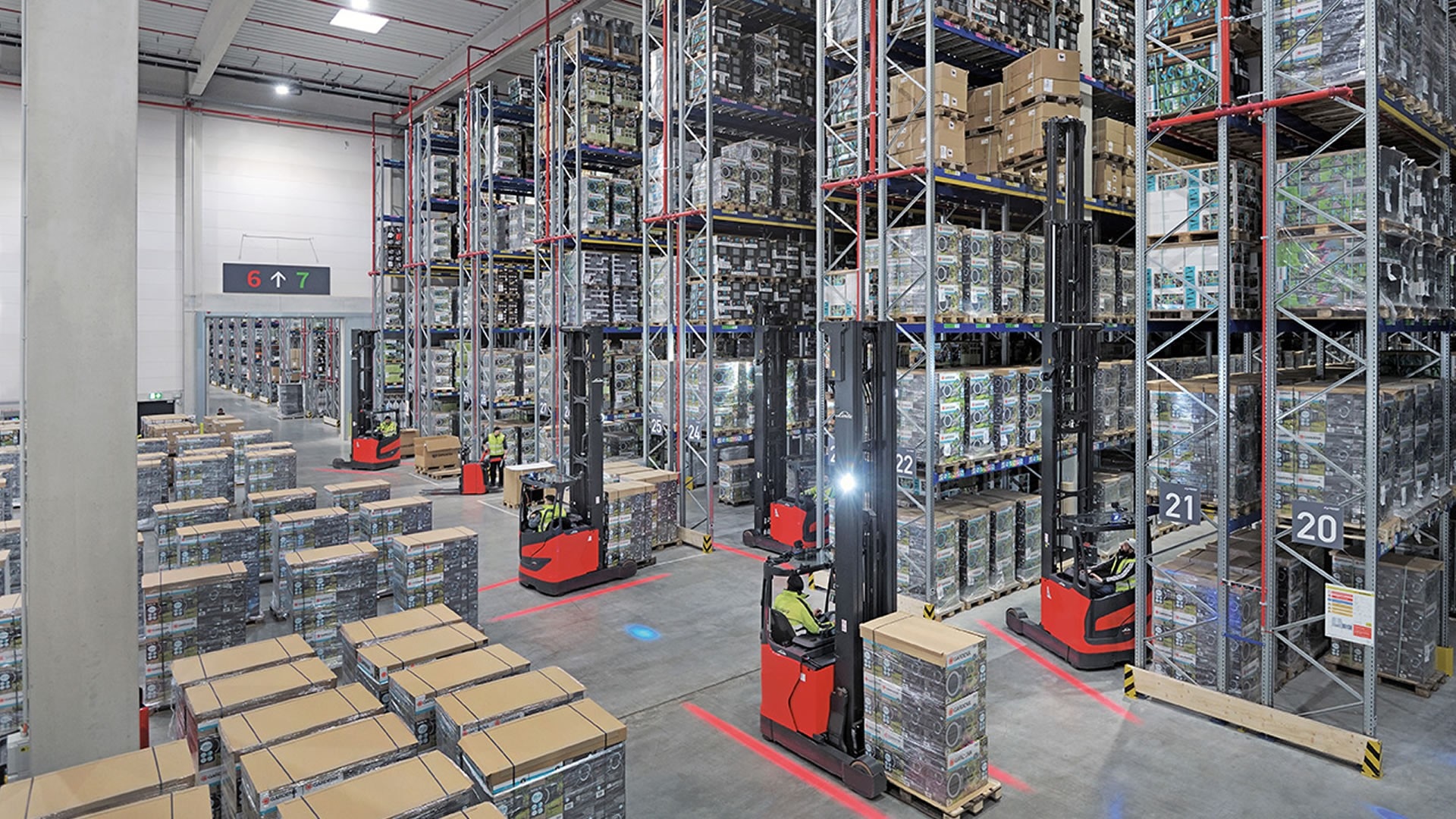 Reach trucks at Seifert Logistics | Linde Material Handling