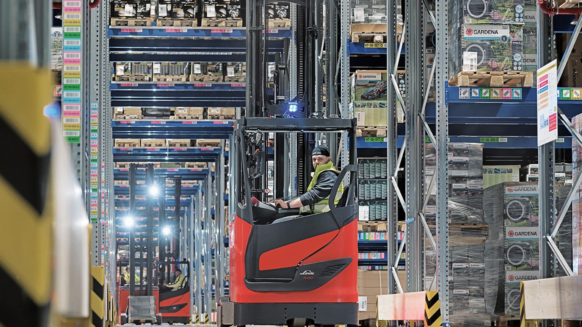 Reach trucks at Seifert Logistics | Linde Material Handling