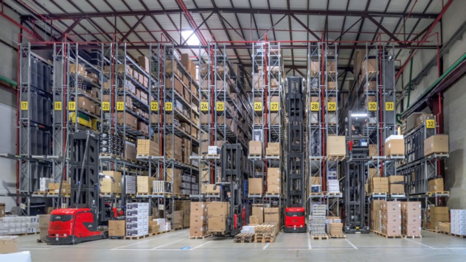 Very Narrow Aisle Truck A from Linde