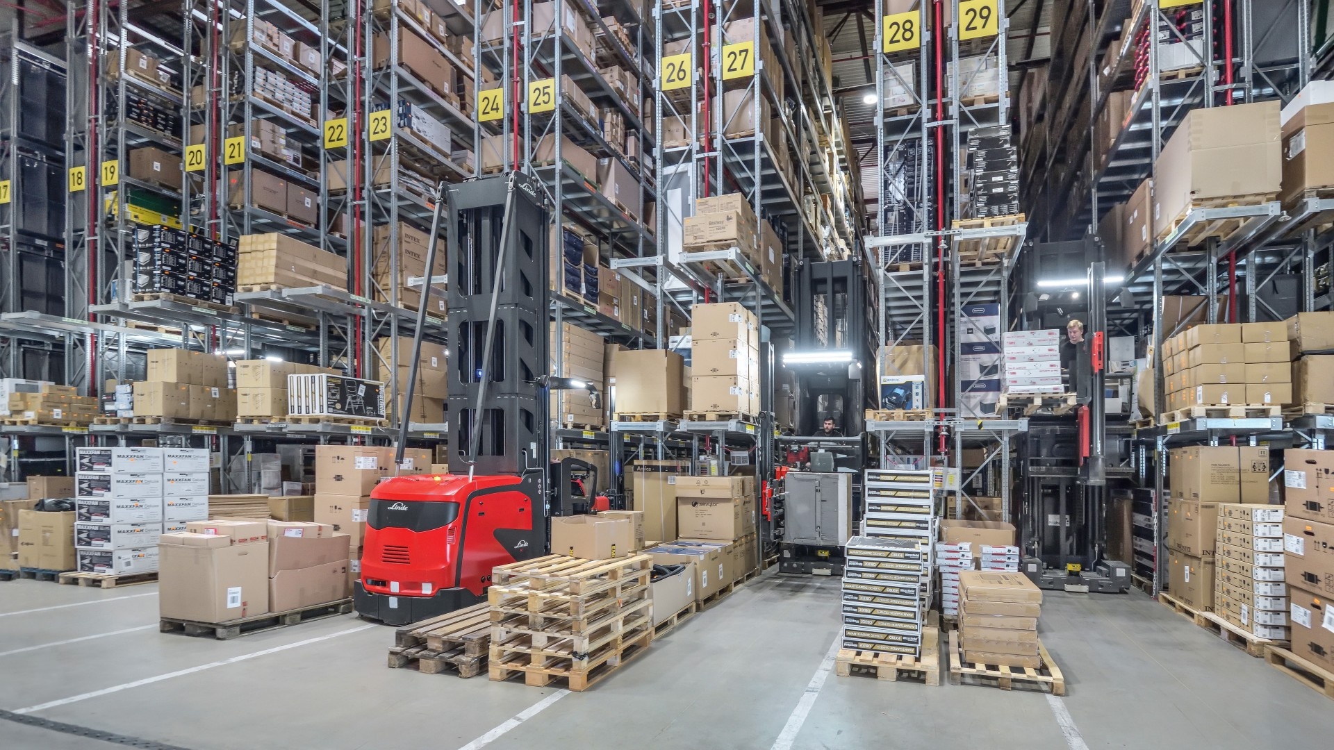 Very Narrow Aisle Trucks (VNA) – K