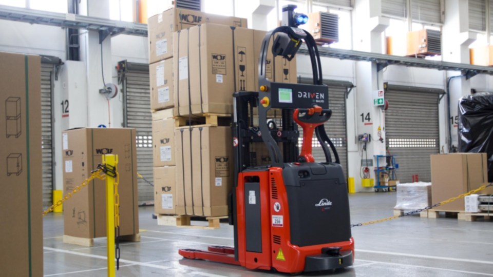 Autonomous mobile robots (AMRs) | Linde Material Handling