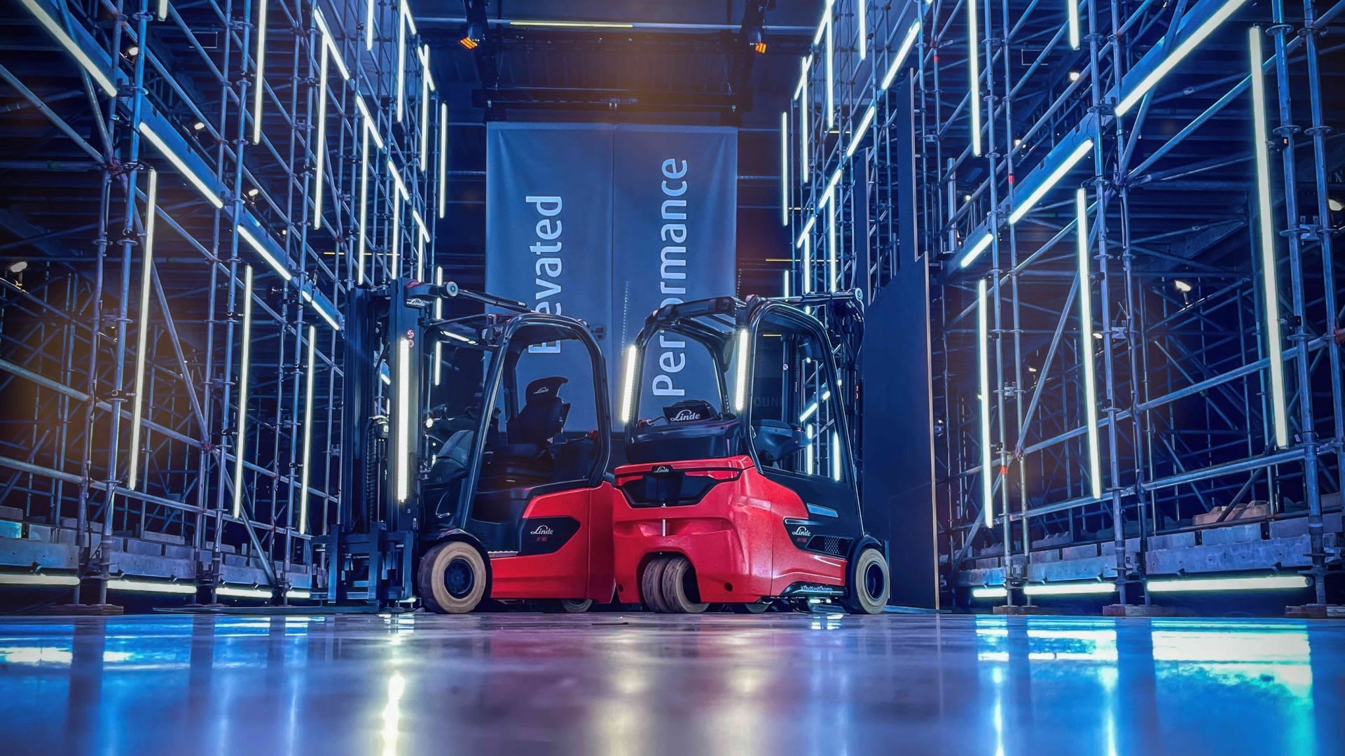 Innovative vehicles, automation solutions and software from Linde MH