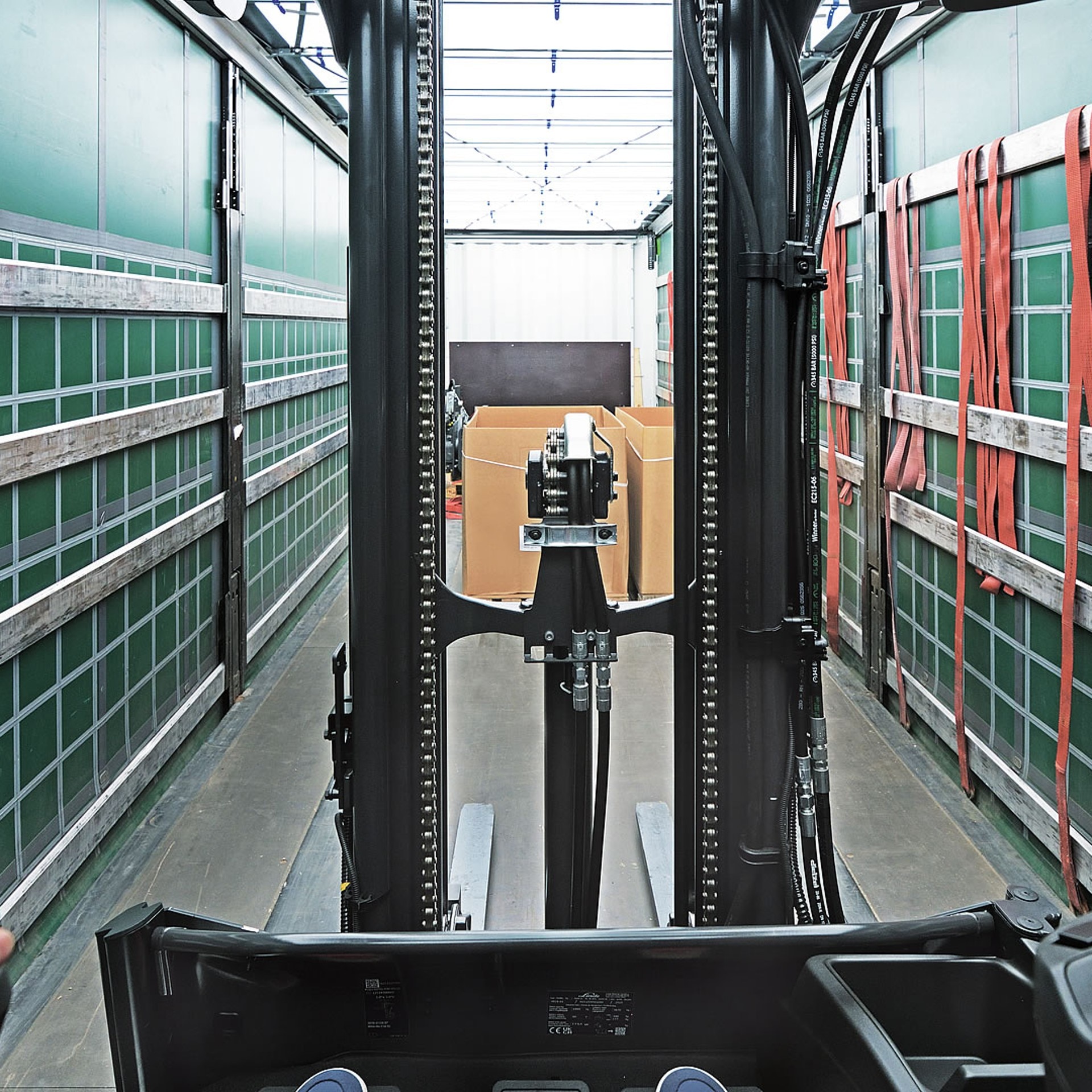 E14 – E20 and Xi10 – Xi20 Electric Counterbalanced Forklift Trucks