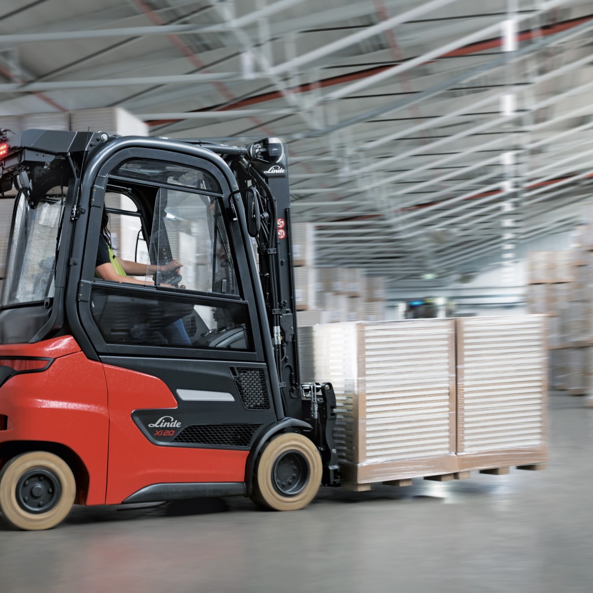 E14 – E20 and Xi10 – Xi20 Electric Counterbalanced Forklift Trucks